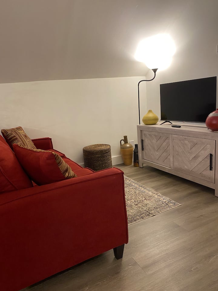 The Palm Tree 2nd Floor Suite - Port Jefferson, NY