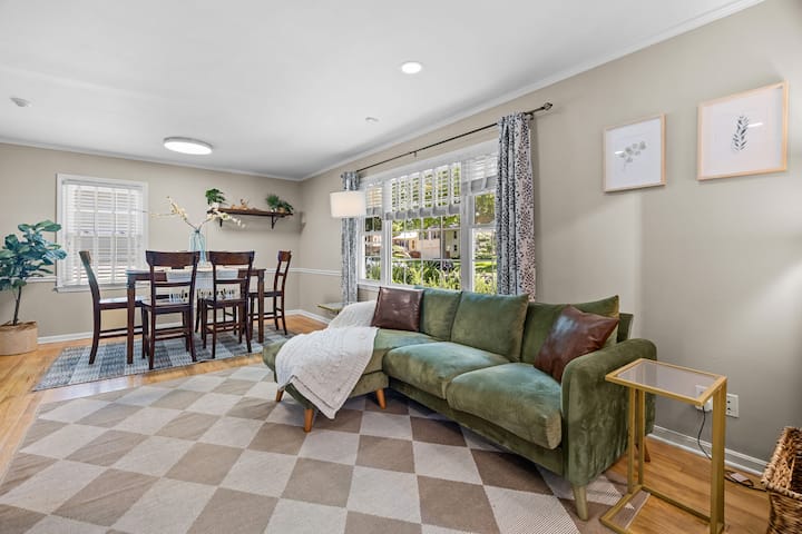 Family-friendly Home Near Meadowbrook Park - Overland Park, KS