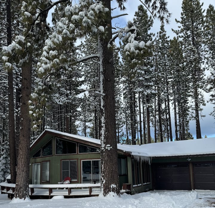 Close To Heavenly | Sleeps 6 | King & Queen Bed - South Lake Tahoe, CA