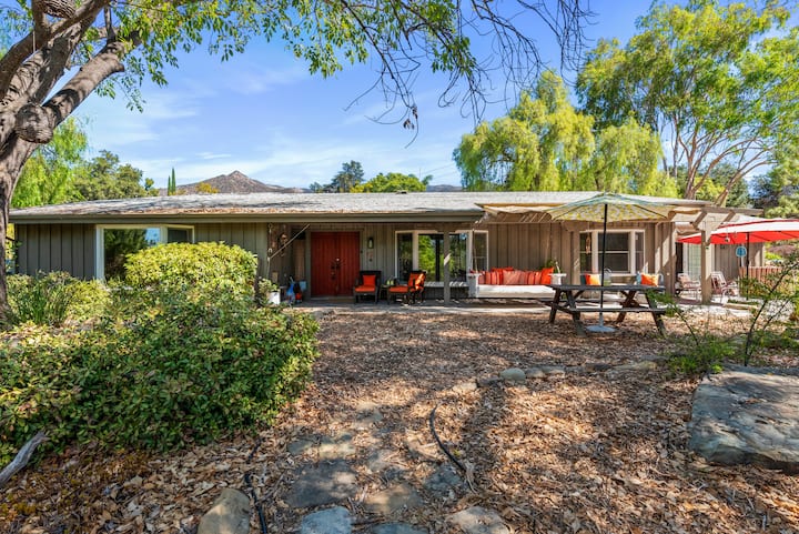 Ojai East End Ranch Home: Views, Hot Tub, King Bed - Ojai, CA