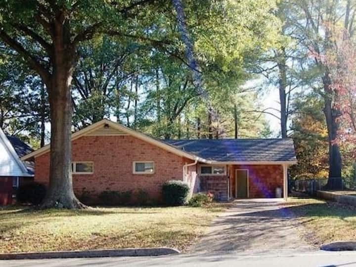 Stylish 2br Modern Home 1 Mile To Jackson General - Jackson, TN