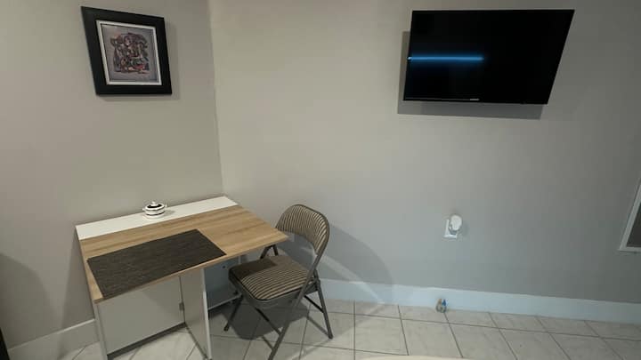 Cozy  Studio With Independent Access - Miami, FL