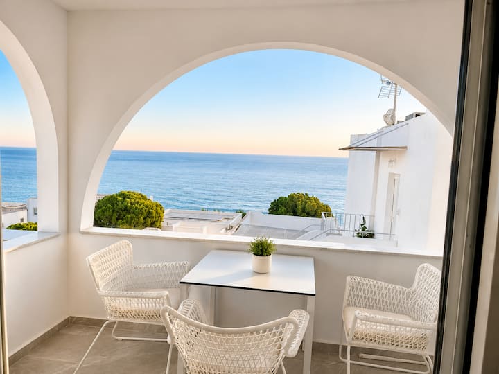 Newly Renovated Luxury Sea View Apartment - Cyprus