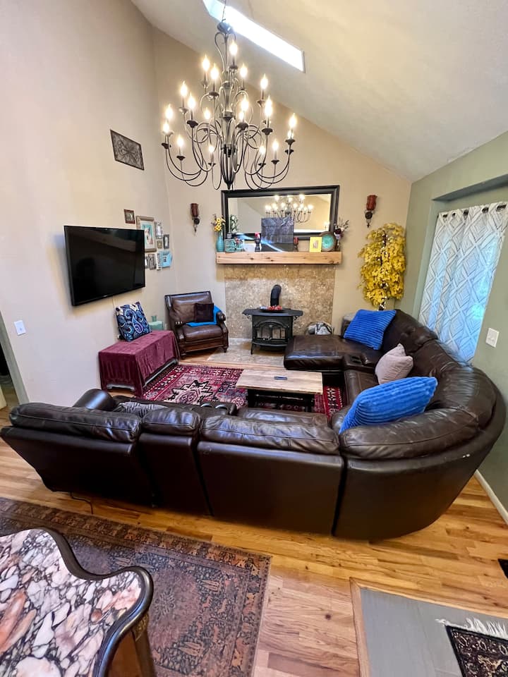 *Mountain Home, Creeks, New Hot Tub* - エバーグリーン, CO