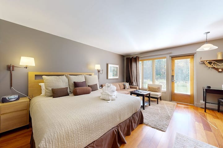 Luxe Studio Ski In/out Mountainview At Lion Square - Vail, CO