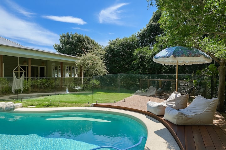 Little Railway Cottage - Pet Friendly - Pool - Nambour