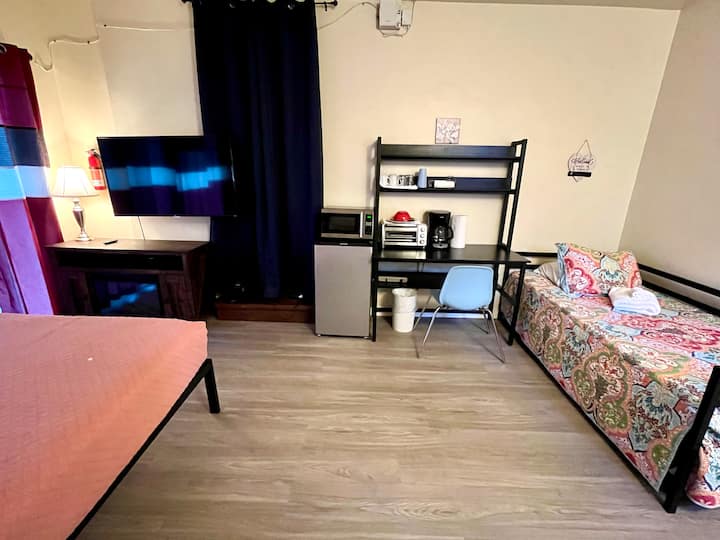 The Fire Wall: Cute Guest Suite - Shoreline, WA