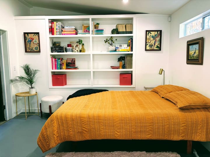 Little Los Angeles Hideaway - Los Angeles, CA