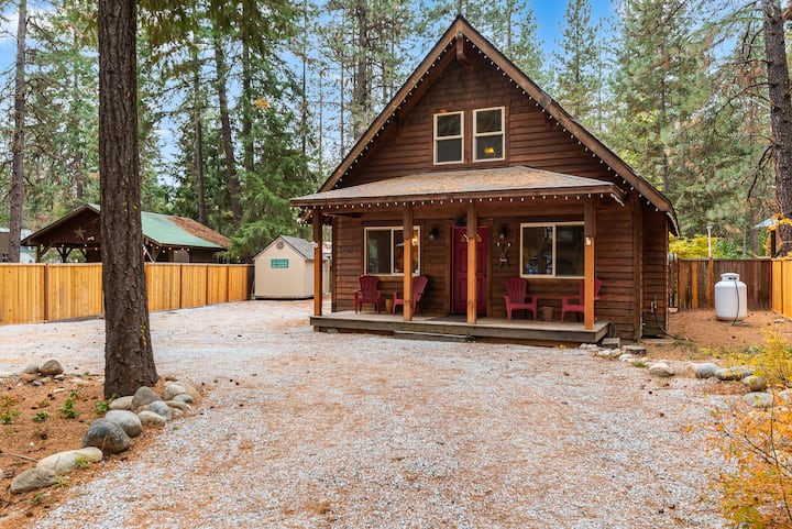 Sunshine Daydream Cabin - Hot Tub, Foosball, #242 - Plain, WA