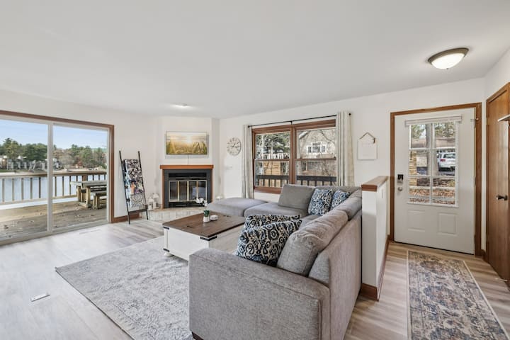 4 Bedroom Lakefront Home On Stunning Lake Delton - Wisconsin Dells, WI