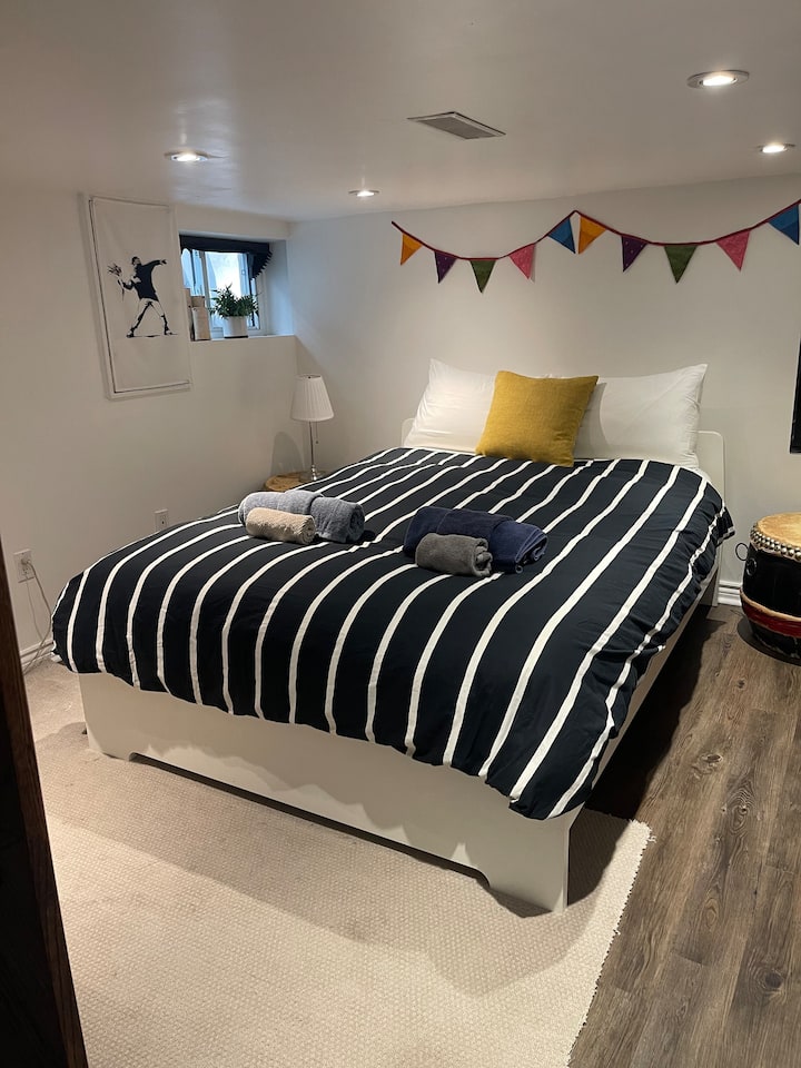 Riverdale Sweet Suite For Two W. Giant Shower - 토론토