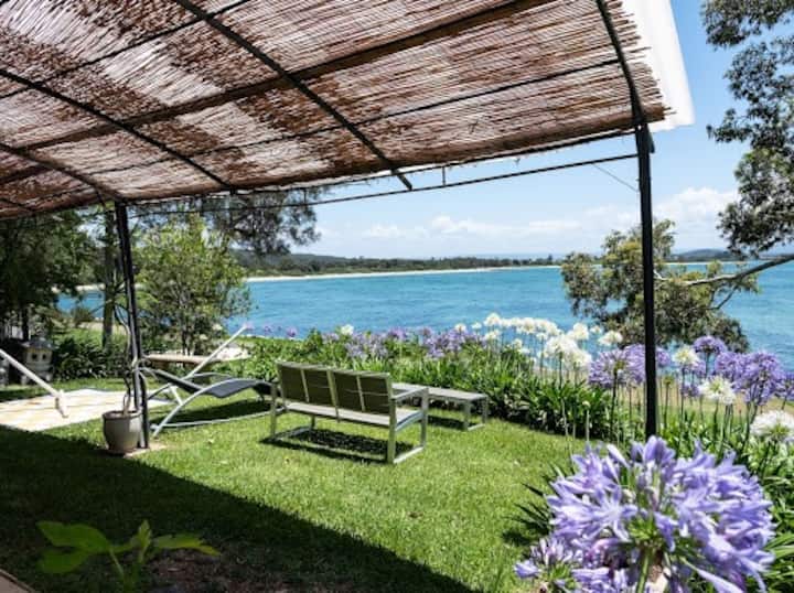 'The Boathouse'
Waterfront Studio, Swansea Heads. - Belmont, Australia