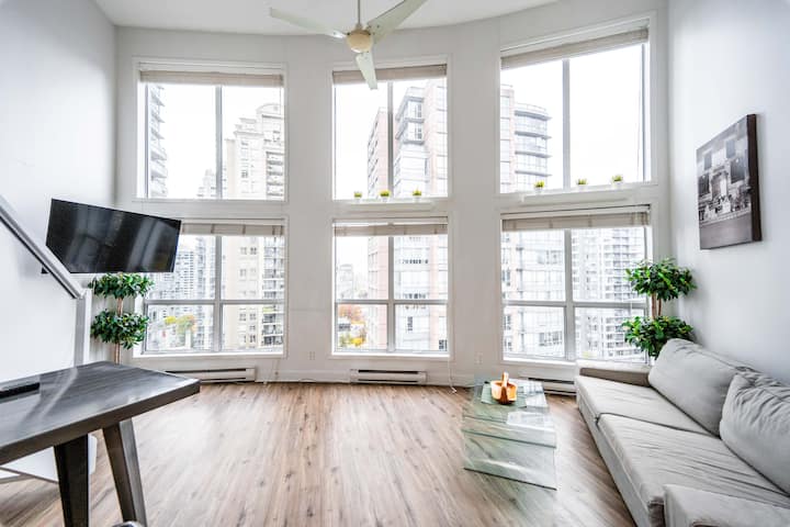 Unique Loft Central Location In Downtown Vancouver & Parking - North Vancouver