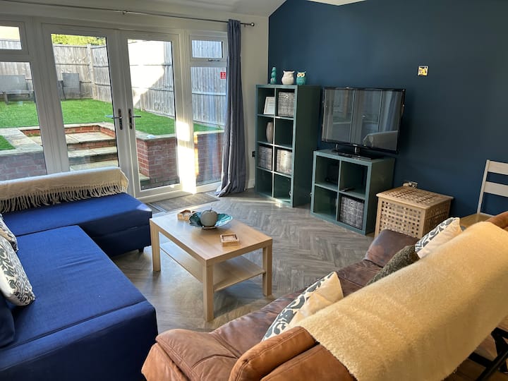 3 Bedroom Farnborough Airport Accommodation - Farnham