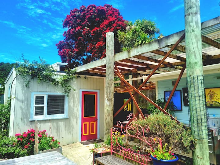 "Newtown Oasis" Self Contained + Breakfast - Wellington