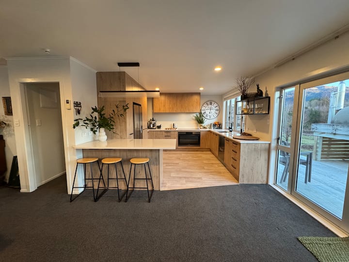 Trout House - 2 Master Bedrooms With Ensuites - Tūrangi