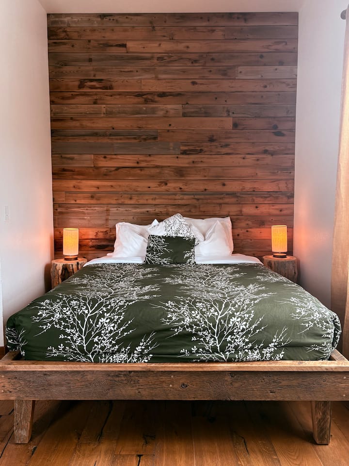 Wonderland Lodge Grizzly Den Studio In Gardiner - Gardiner, MT