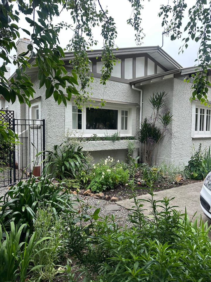 4 Bedroom Bungalow 10 Min Walk To City. Fast Wifi - Palmerston North