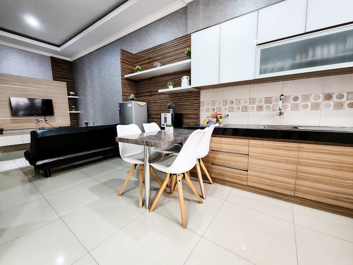 Lovely Homey Ouma Guest House In Central Bandung - Bandung