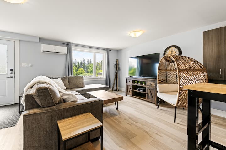 Cozy Family Friendly Retreat–1br+private Backyard - 멍크턴