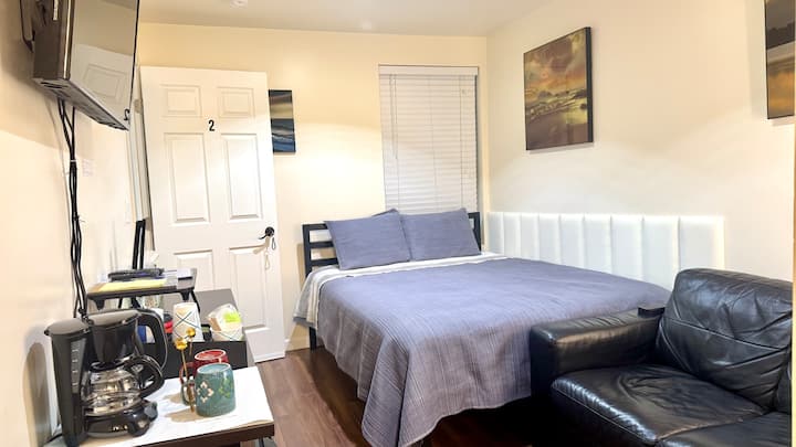 Charming Room With Attached Private Bath In Sunset - San Francisco, CA