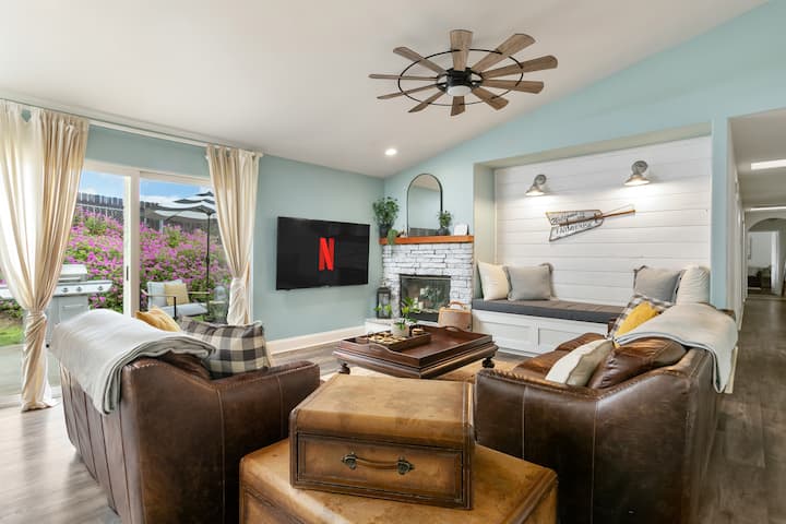 Sleeps 20 • Heated Pool • Game Hall • Wine Country - San Diego, CA