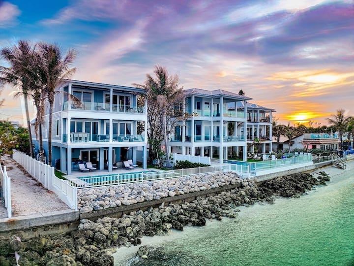 Casa Privada, De Lujo, Frente A La Bahía.<br><br>reserve A Través De Vrbo Del 2 De Septiembre Al 12 De Octubre Y Obtenga Un Alquiler De Carrito De Golf A 1/2 Precio De Beach Bums Con El Alquiler De Dos O Más Bicicletas. Consultar Para Más Detalles. - Anna María, FL