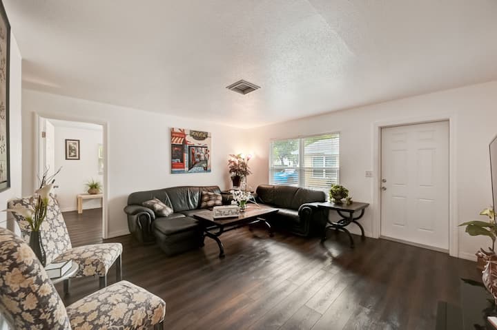 Sarasota Downtown, Best Location For Your Vacation - Sarasota, FL