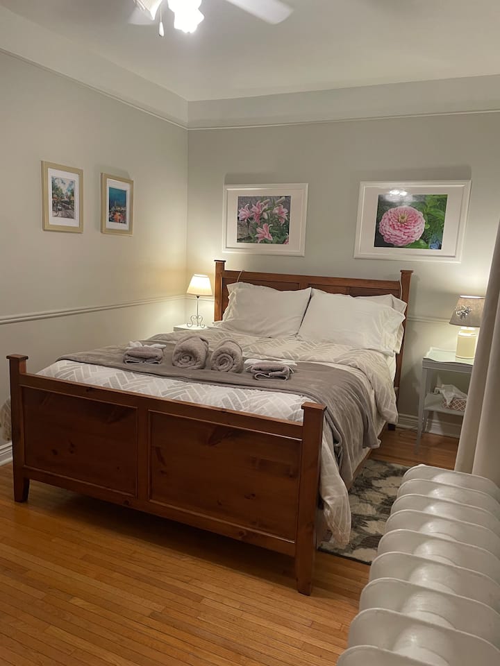 Rm Queen Bed. Qn St 1 Min, Beach 5 Min. Park Free - Toronto