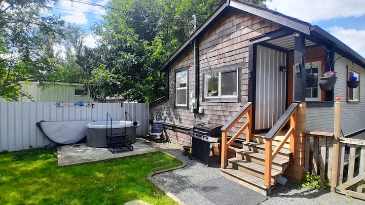 Cute House With Private Hot Tub, Firepit And Bbq - Parksville