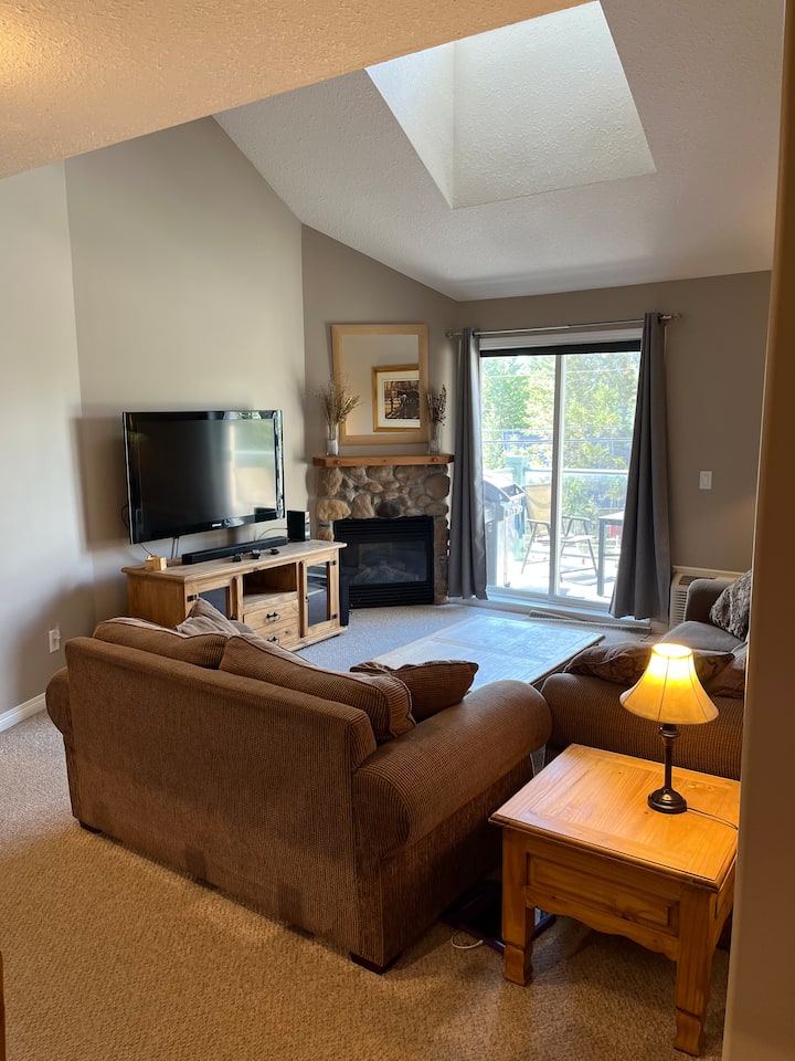 "The Peaks" Condo - Radium Hot Springs