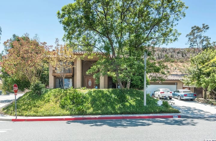 Warm, Comfortable, Centrally Located Home - Little Armenia - Los Angeles