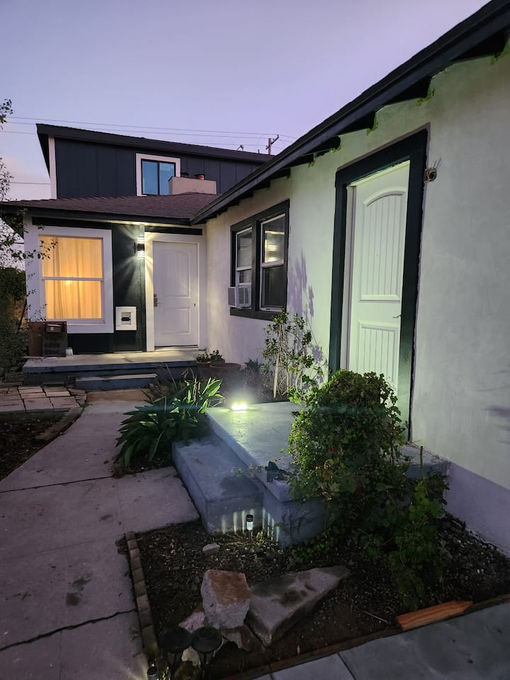 Stylish 1 Bedroom Apartment - El Segundo, CA