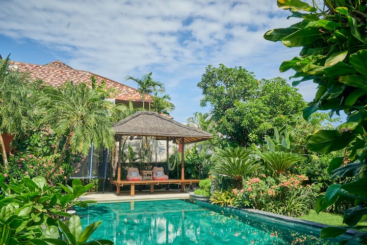 Unique, Artfully Styled Traditional Villa - Sanur