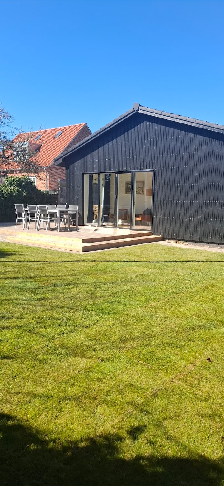 Skøn Renoveret Bungalow Nær Strand Og City - 240m² - Copenhagen