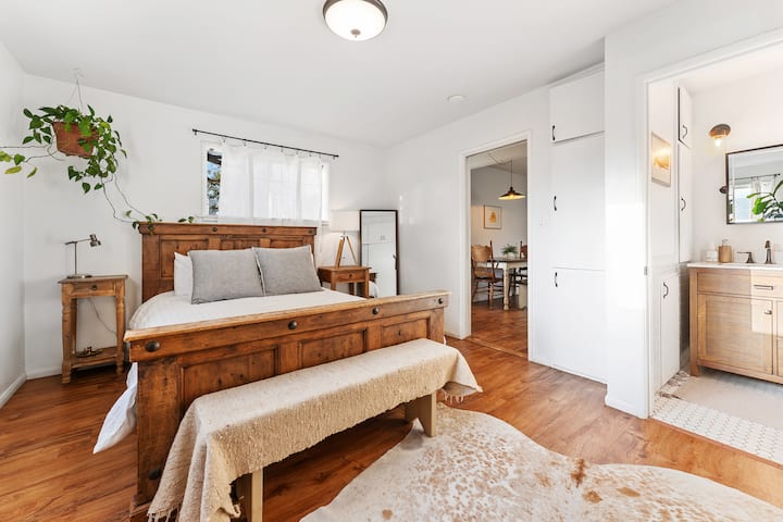 Coastal Country Cottage | Beach & Downtown - Ventura, CA