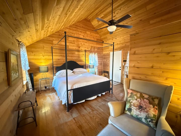 Hideaway Cabin - Tranquil And Woodsy With Hot Tub - Texas