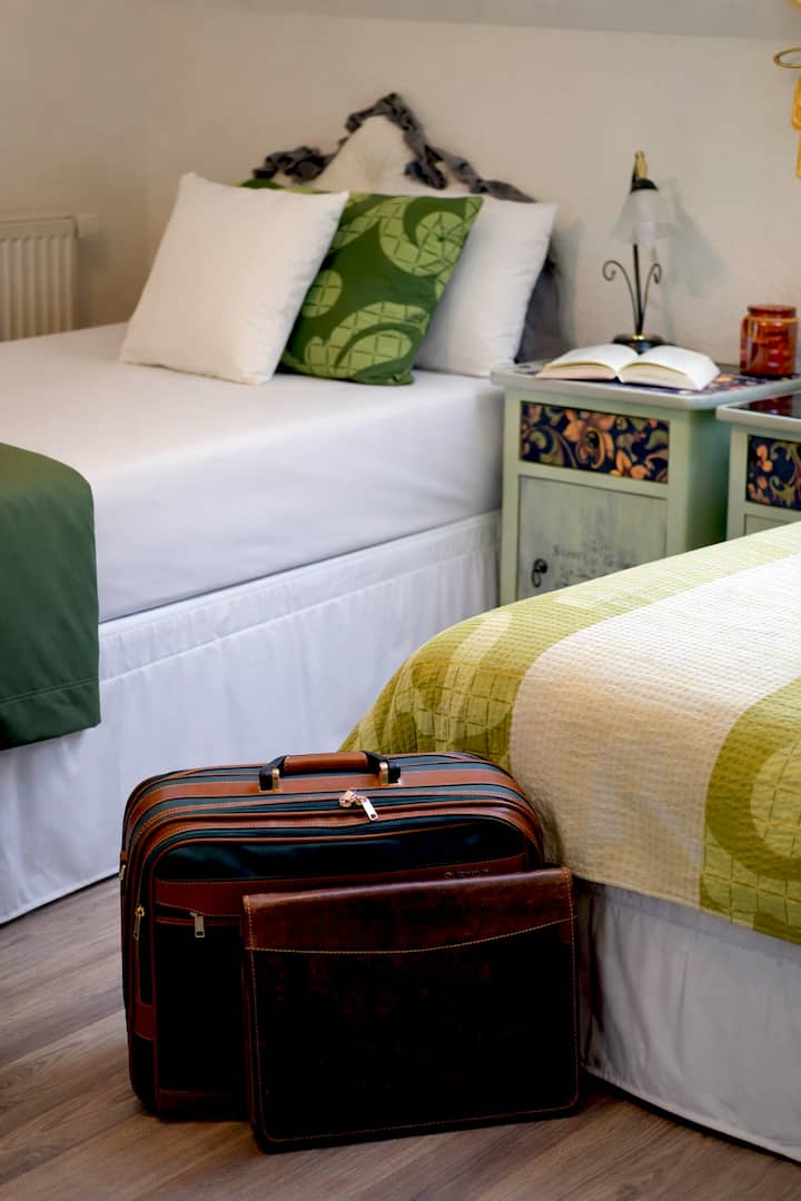 -Alirina-, 4 Einzelbetten, 2 Schlafzimmer, Parkpl. - Hof