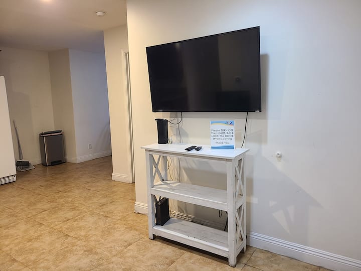 Cozy Cottage: Located In A Beach City - Gramercy Park - Los Angeles