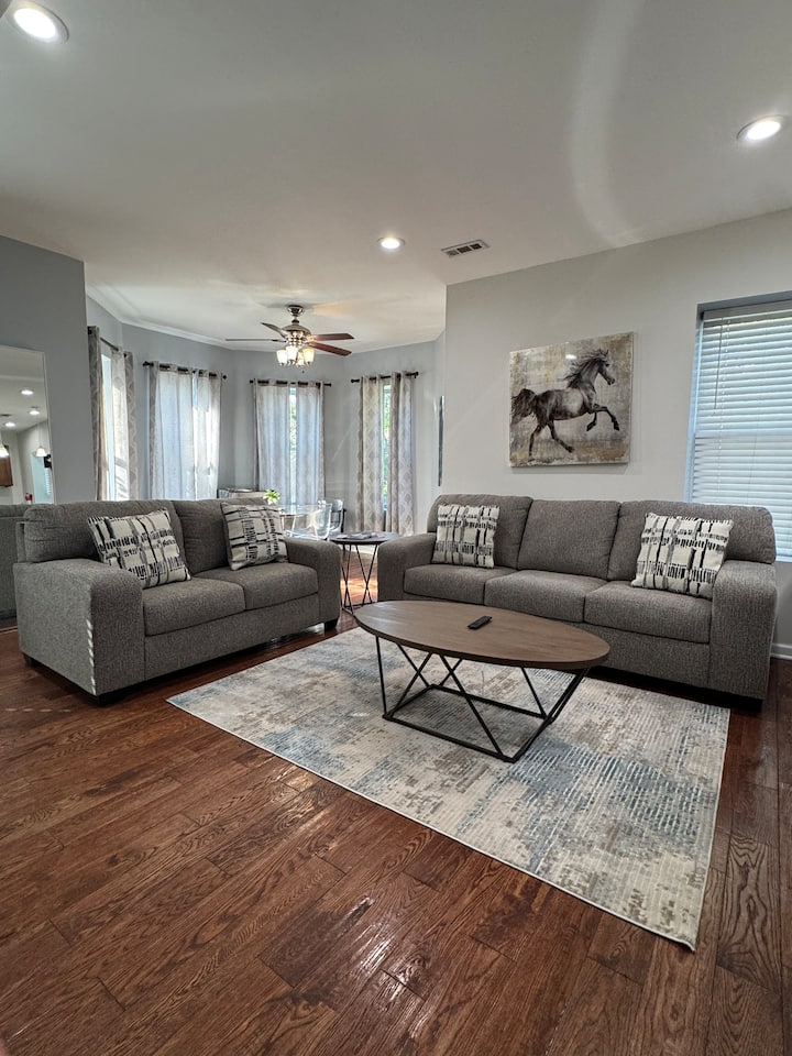 3 Bedroom In Heart Of City, W/free Private Parking - Washington, D.C.