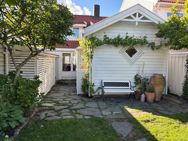 Koselig Sørlandshus I Kvadraturen Med Egen Bakhage - Kristiansand