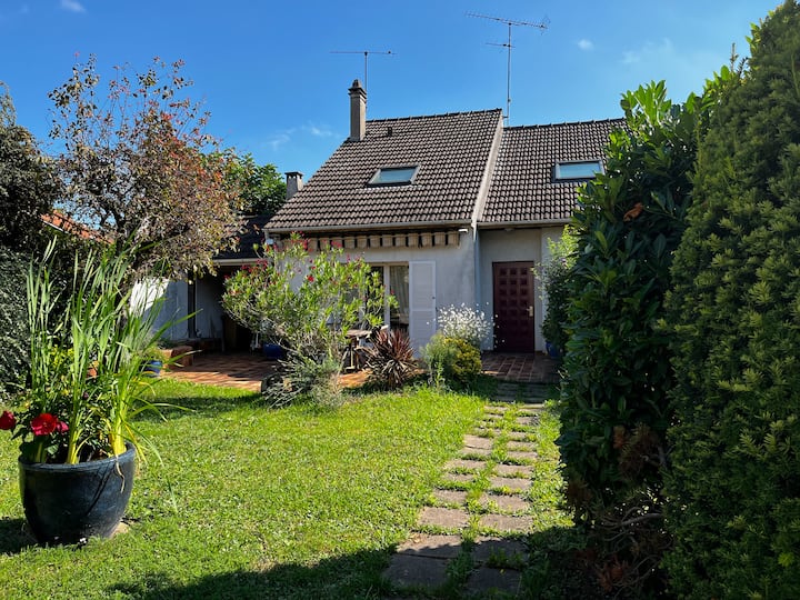 Grande Maison à Paris Ou Tout Comme - Cachan