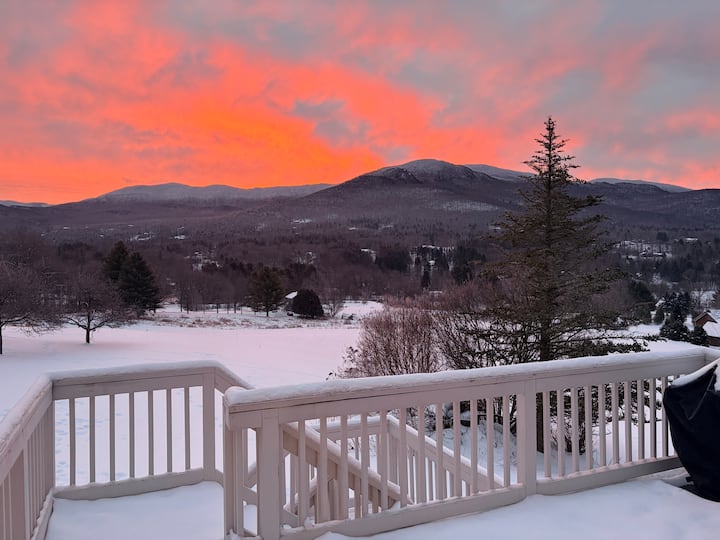 Spacious Ski Getaway • Mtn Views • Sleeps 12 - Stowe, VT