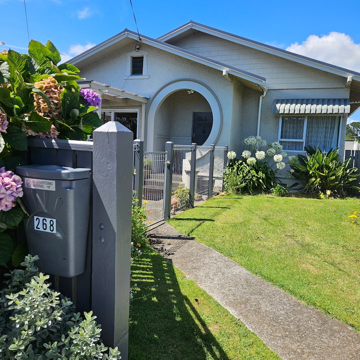 Courtenay Cottage, Strandon, New Plymouth - New Zealand