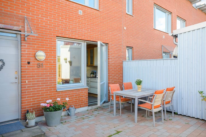 Cozy Scandinavian Two-story House With Garden - Malmö