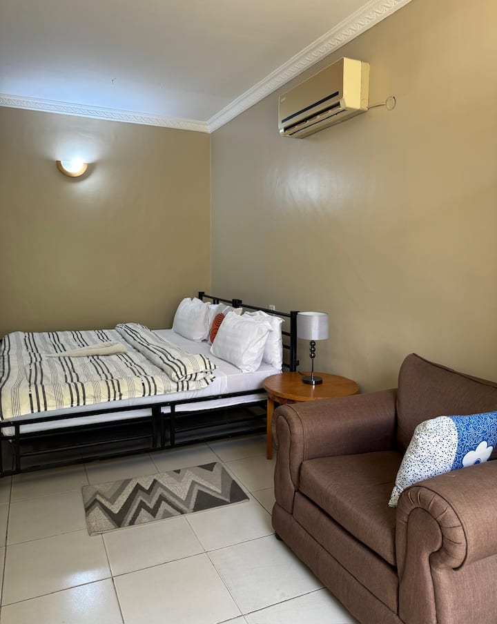 Private Room In Mikocheni Area With Swimming Pool - Dar es Salaam