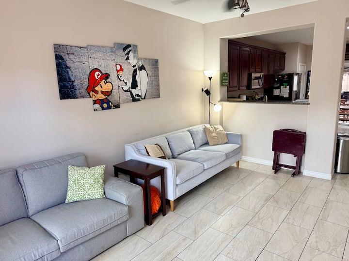 Modern House 3br/2.5ba Minutes From Fremont Street - Santa Fe Station Hotel and Casino