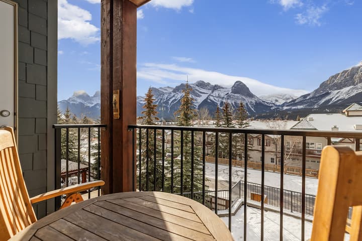 Epic Three Sisters Views | Fully Renovated 2025 - Canmore