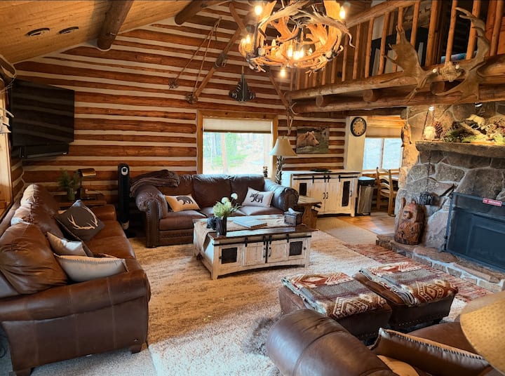 Cozy Log Home,sleeps 10. Free Shuttle,3 Min-slopes - Winter Park, CO