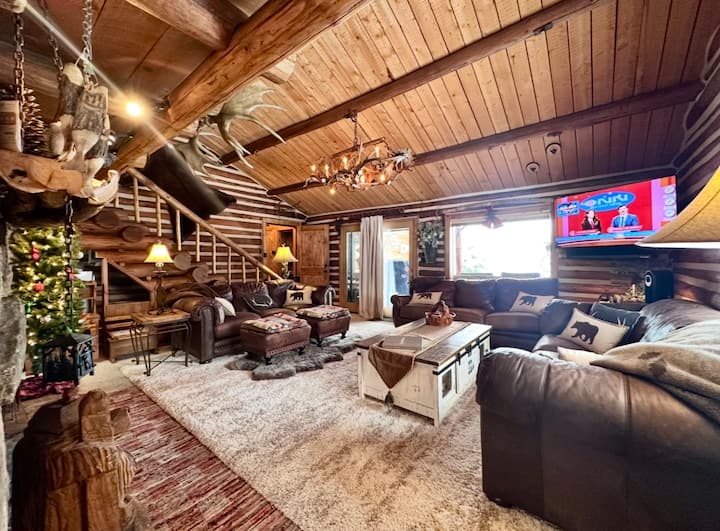 Cozy Log Home,sleeps 10. Free Shuttle,3 Min-slopes - Winter Park, CO